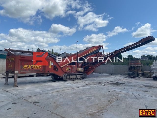 Extec S4 Screener for sale, Used Mobile Screener, 3 way split screener